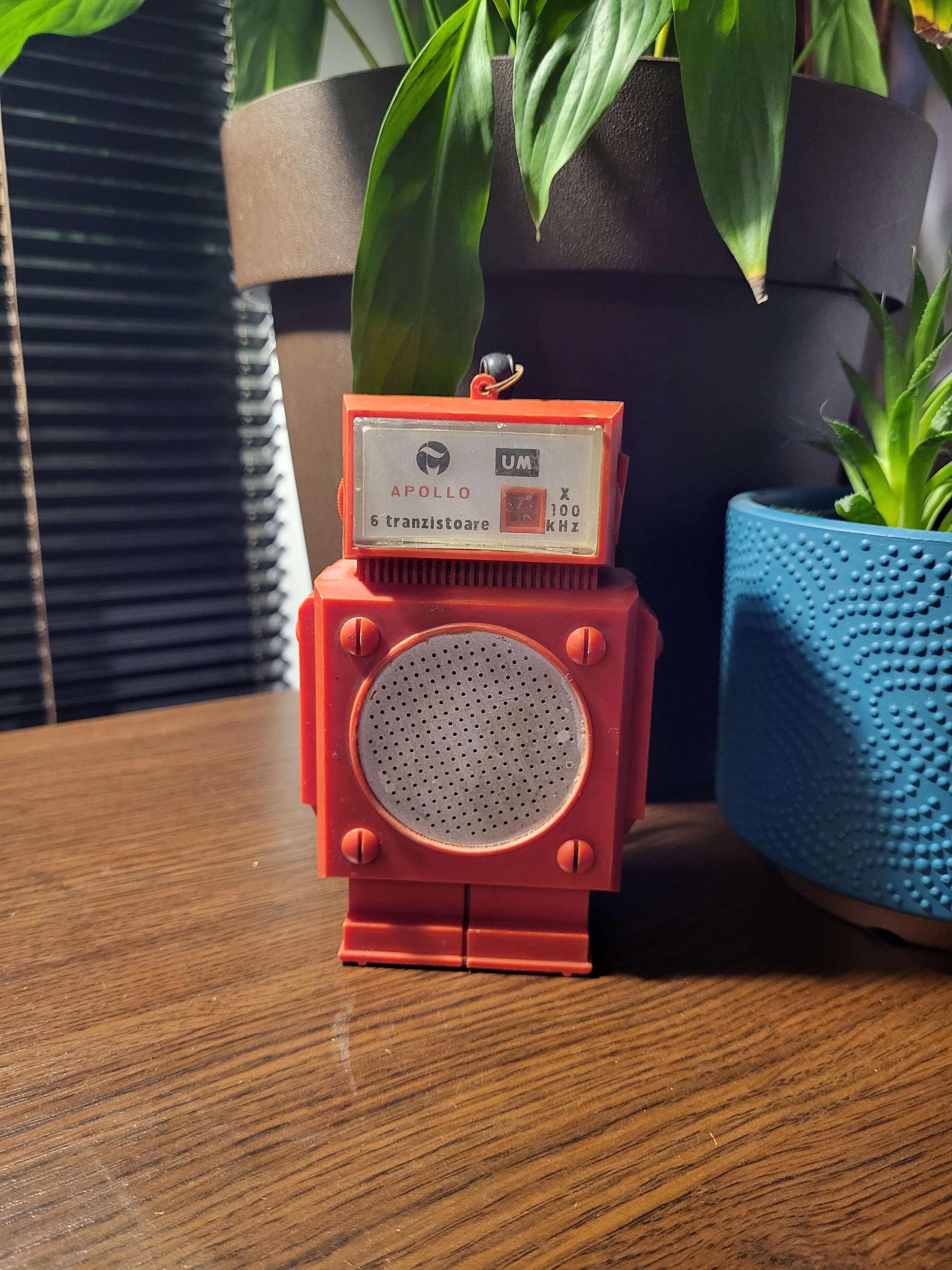 Very rare Apollo Transistor in form of a red Robot | Treasure & Tint